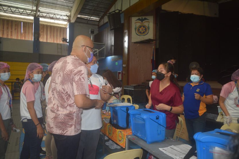 UNO-R AND CITY OF BACOLOD HOLD VACCINATION – University of Negros ...