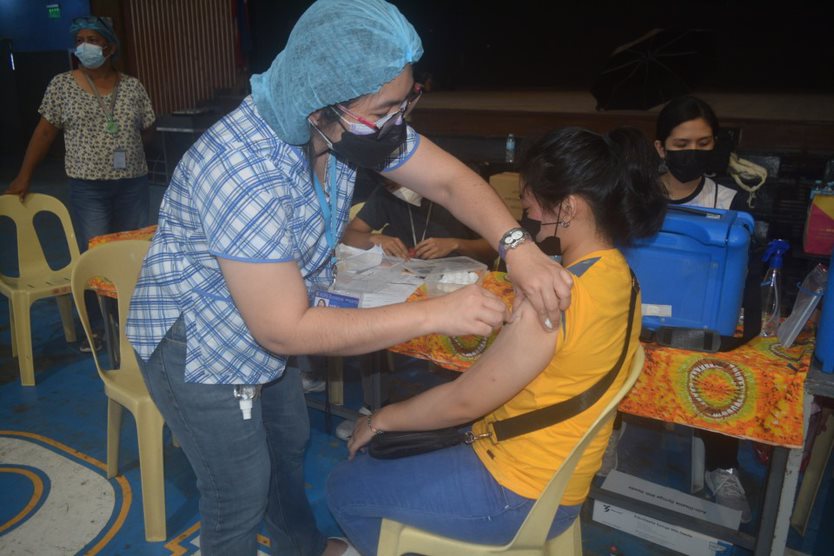 UNO-R AND CITY OF BACOLOD HOLD VACCINATION – University of Negros ...