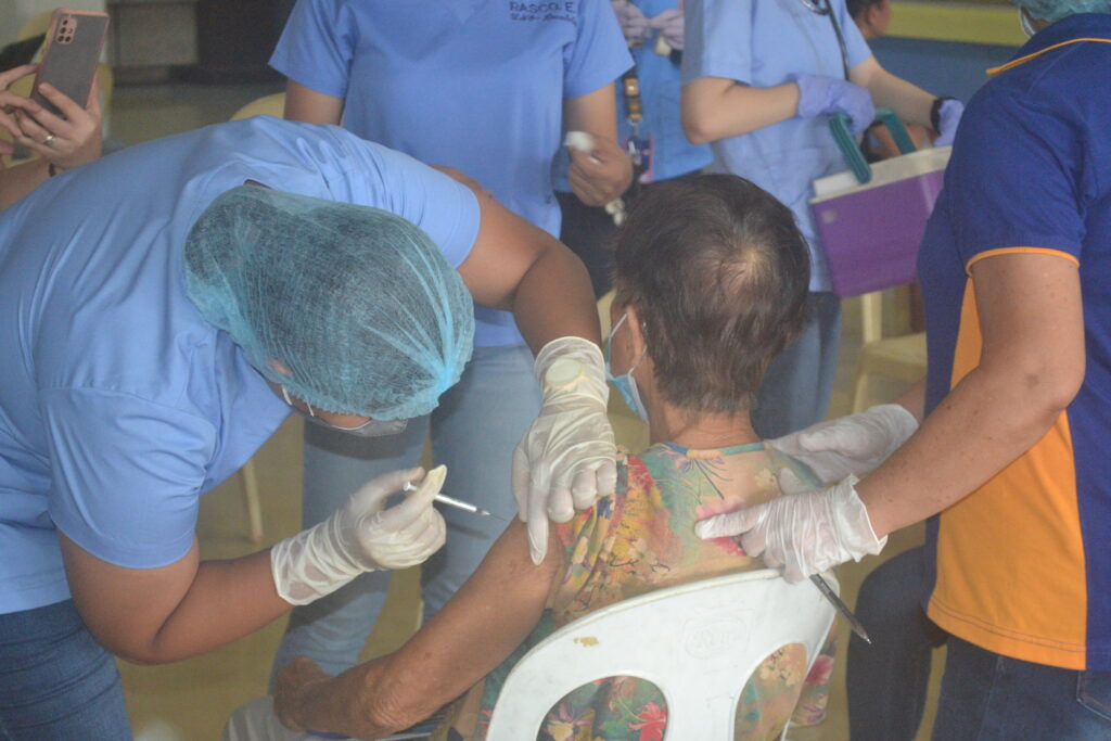UNO-R AND BACOLOD LGU CONDUCT BOOSTER VACCINATION – University of ...